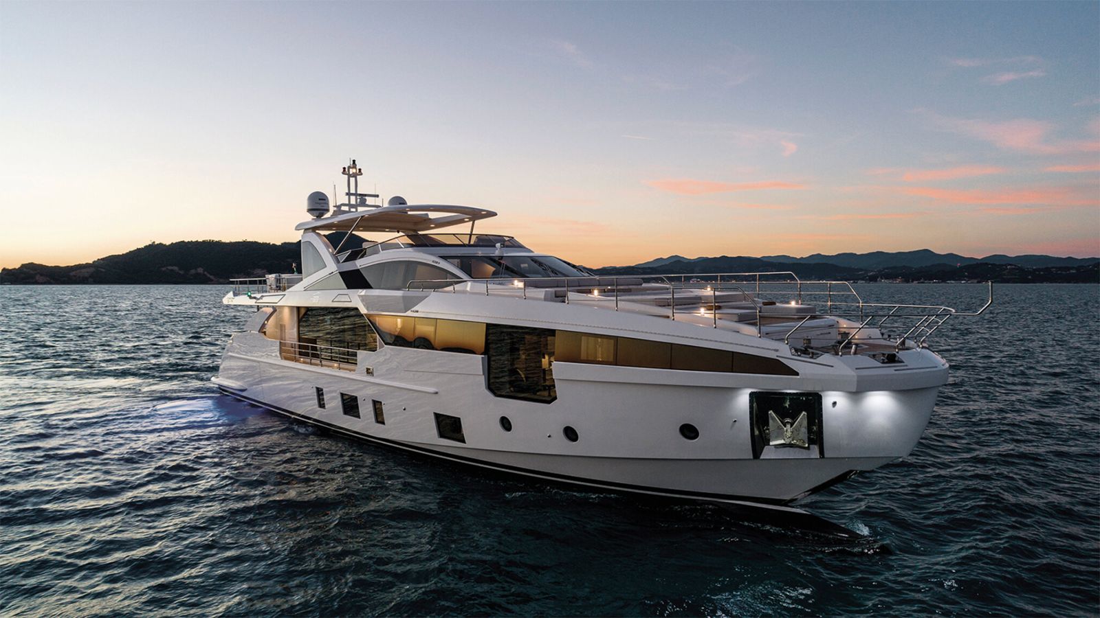 €700k price drop on 32m Azimut motor yacht Alba